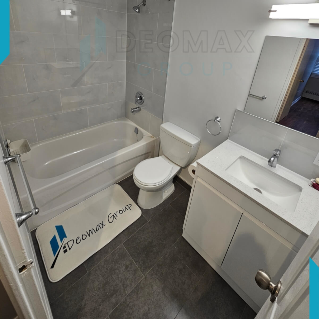 Bathroom With Shiny Rectangle Gray Tile