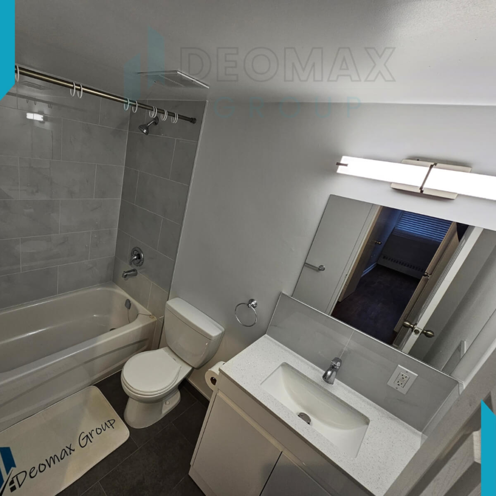 Bathroom With Shiny Rectangle Gray Tile